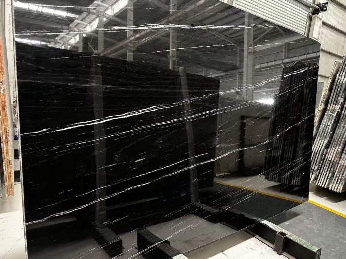 Brazilia Black quartzite - Shiny Stone